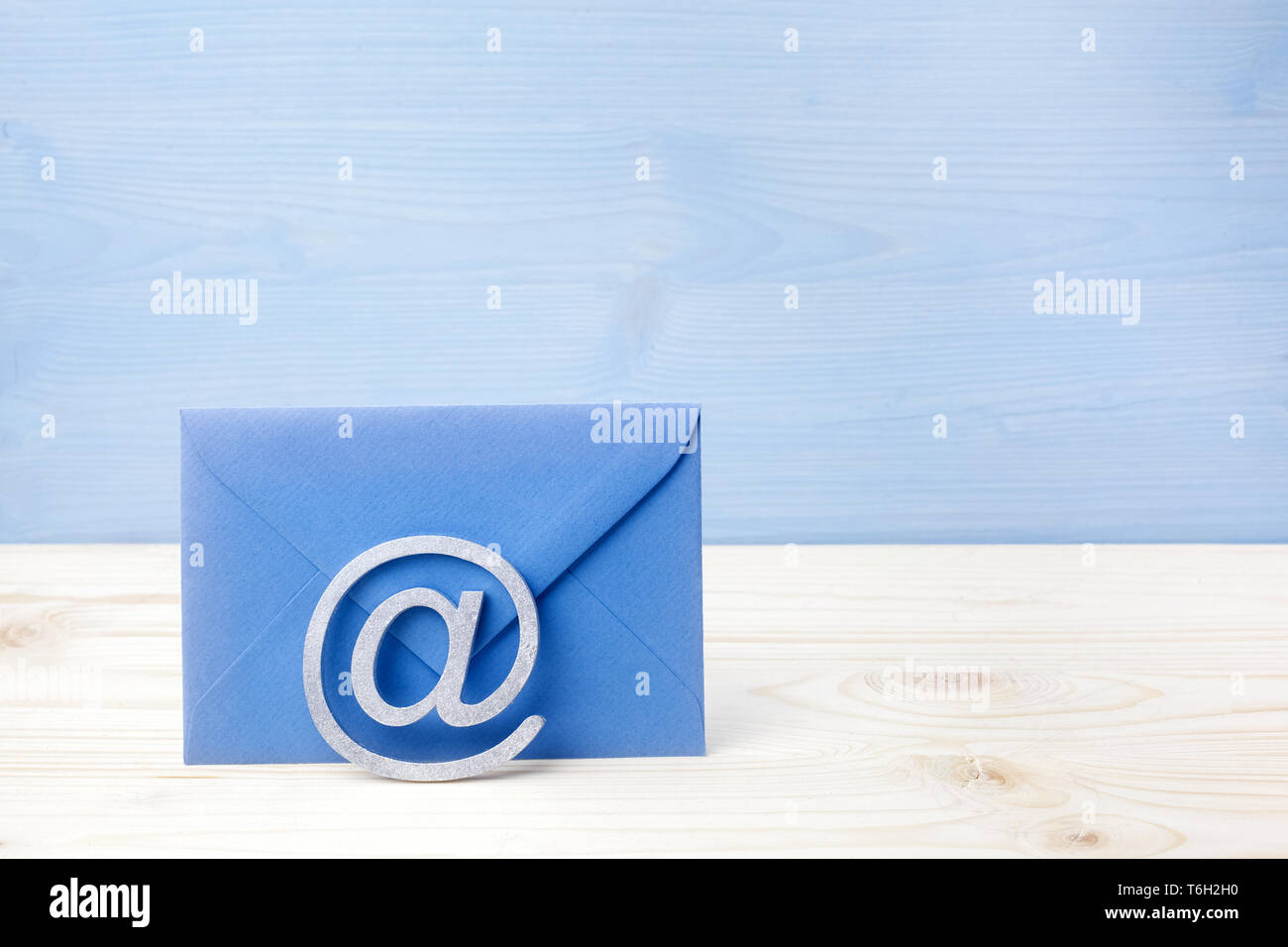 e-mail symbol on wooden background with copy space Stock Photo - Alamy