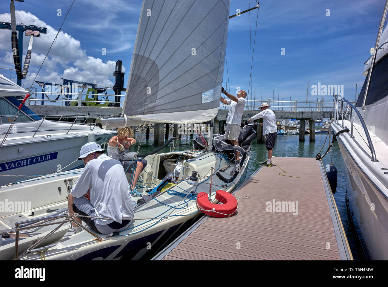 Group sail hi-res stock photography and images - Alamy