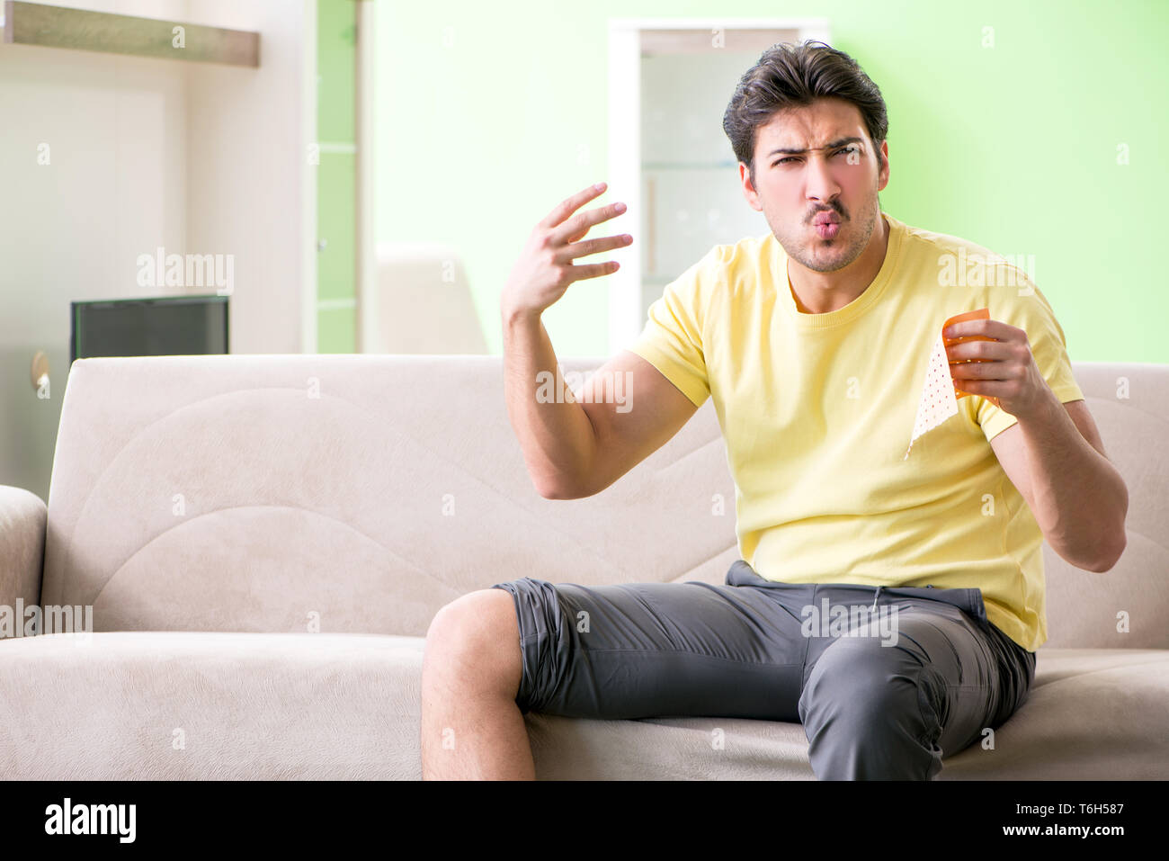 Man applying pepper Capsicum plaster to relieve pain Stock Photo - Alamy