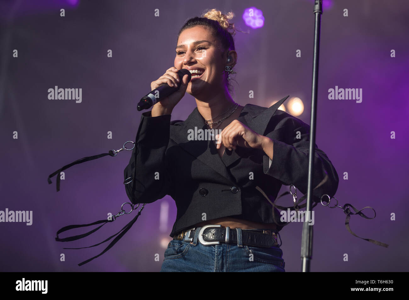 Raye singer 2018 hi-res stock photography and images - Alamy