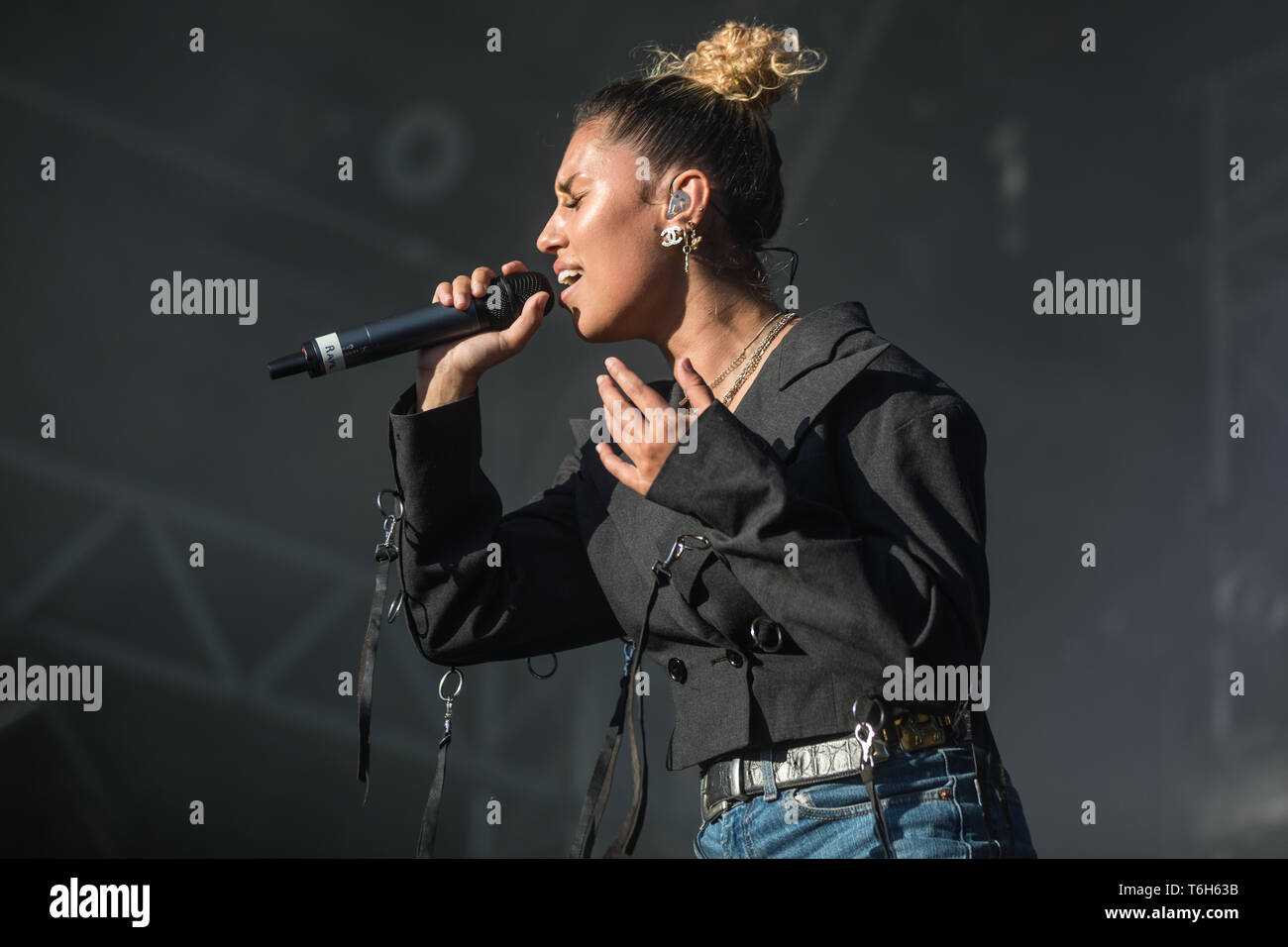 Raye singer hi-res stock photography and images - Alamy