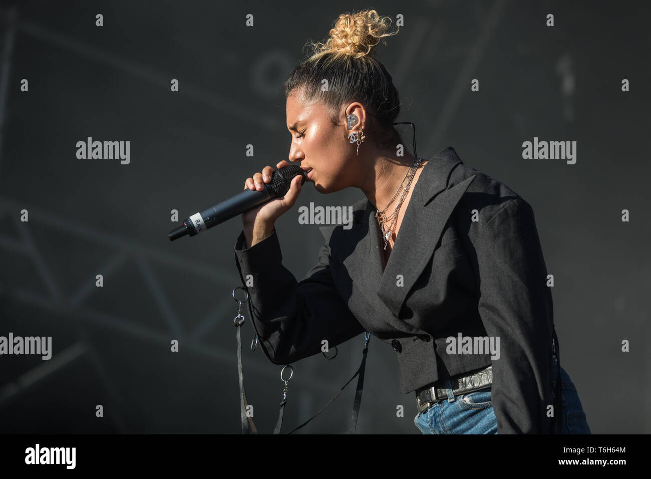 Raye singer hi-res stock photography and images - Alamy
