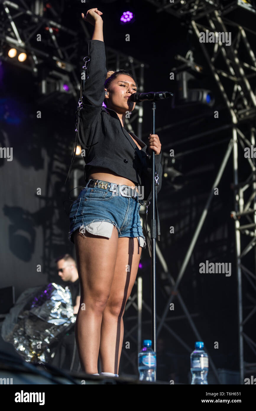 Raye singer live hi-res stock photography and images - Alamy