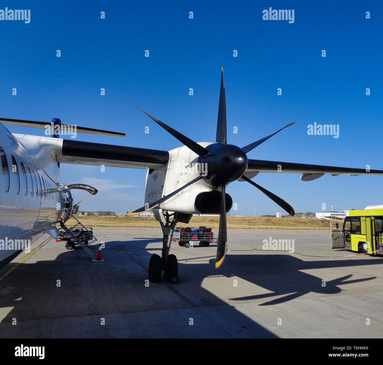 Aircraft carrier propeller plane hi-res stock photography and images ...