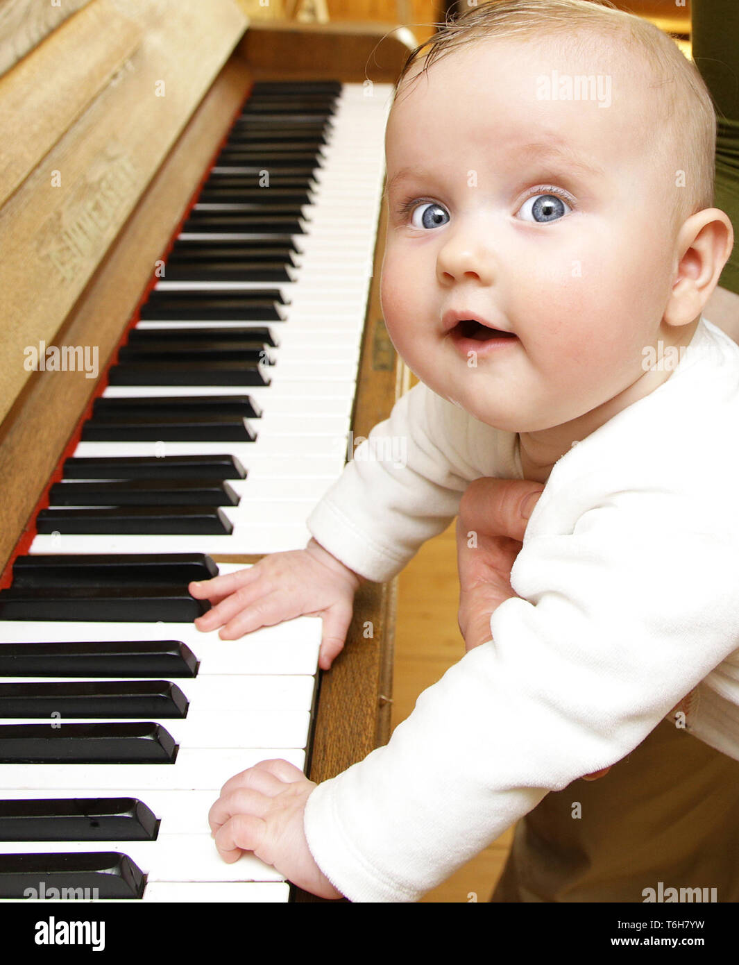 Old blue piano hi-res stock photography and images - Alamy