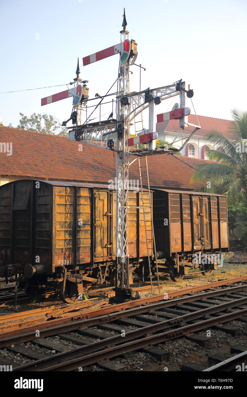 Station signals track hi-res stock photography and images - Alamy