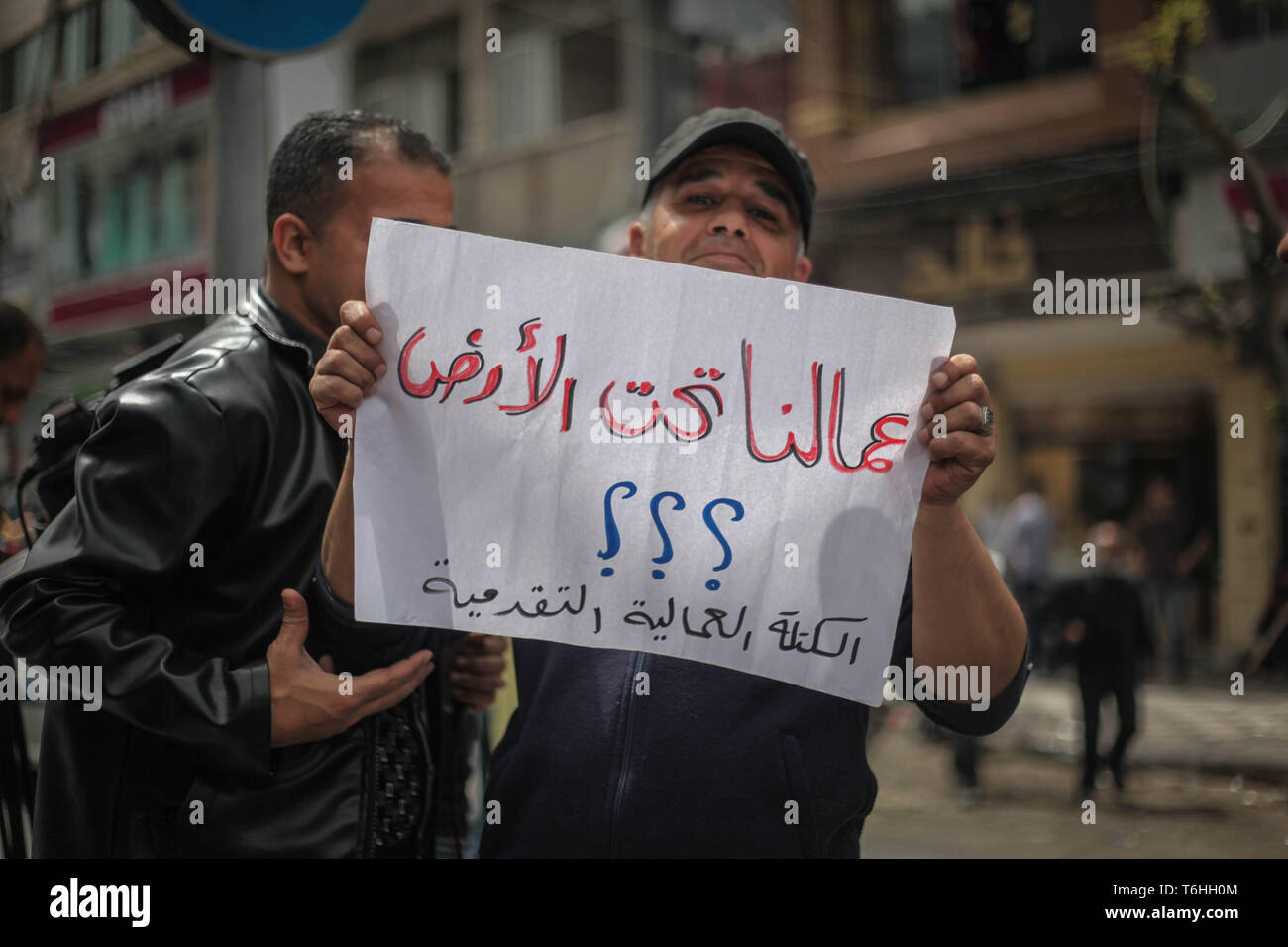 Gaza, Palestine. 01st May, 2019. Palestinian workers take part in a ...