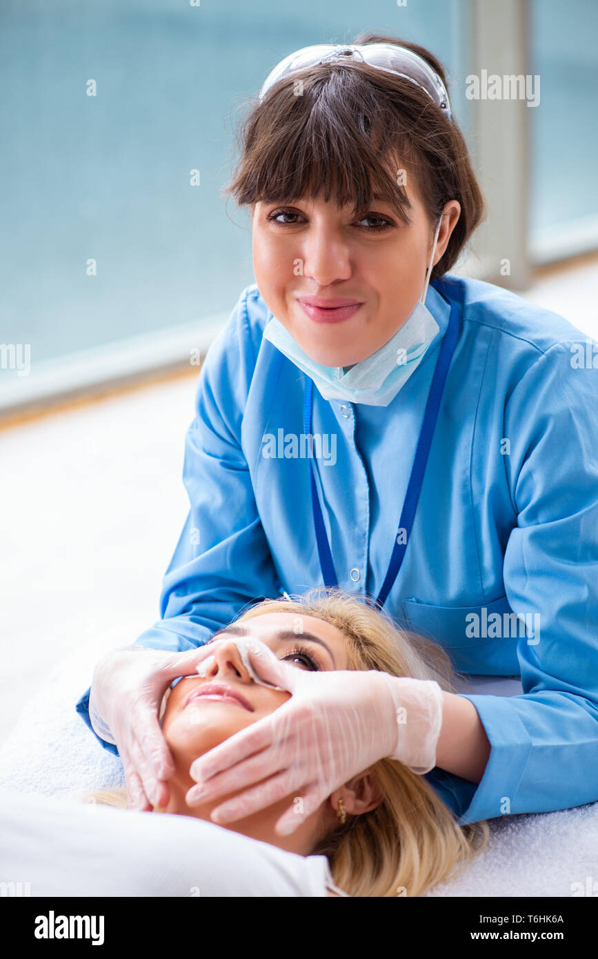 Plastic tr hi-res stock photography and images - Alamy