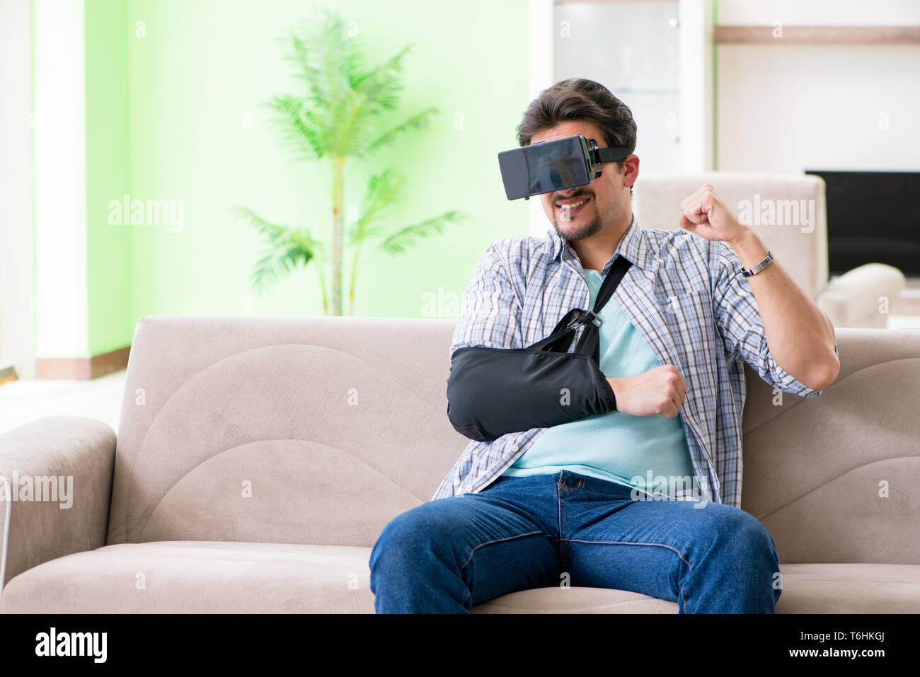 Young man boxing wearing vr hi-res stock photography and images - Alamy