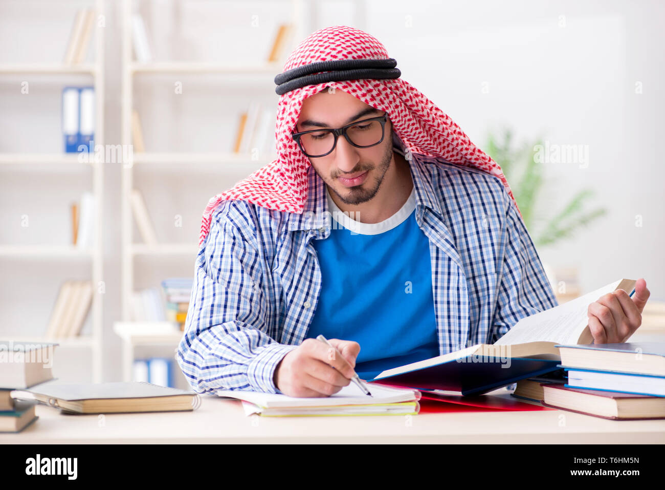 Saudi university student hi-res stock photography and images - Alamy