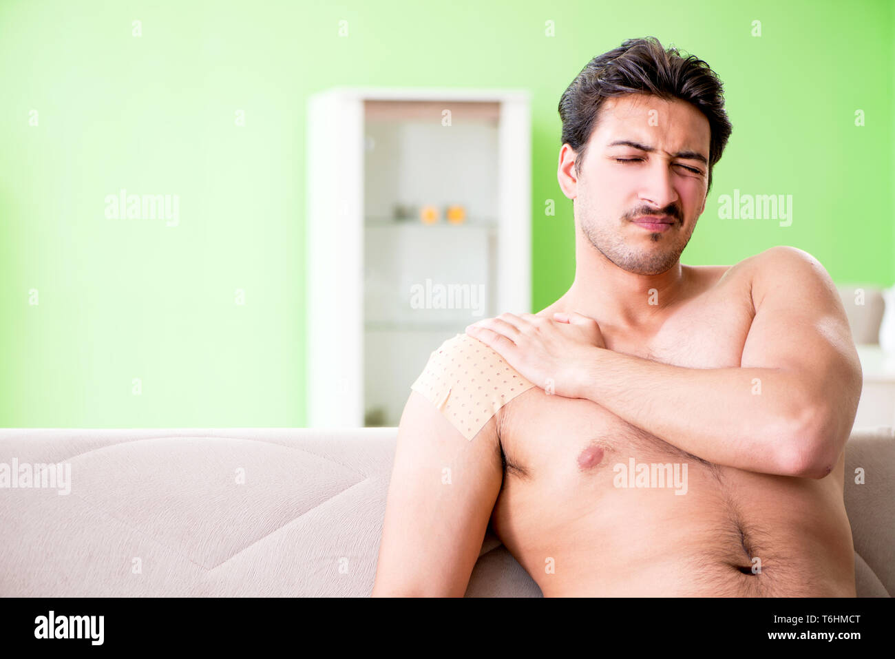 Man applying pepper Capsicum plaster to relieve pain Stock Photo - Alamy