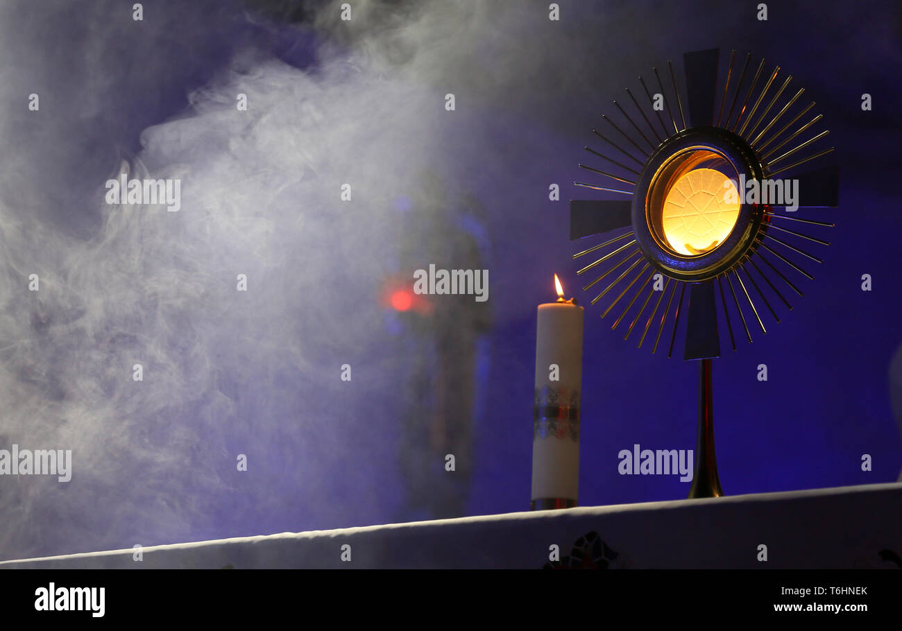 Monstrance hi-res stock photography and images - Alamy