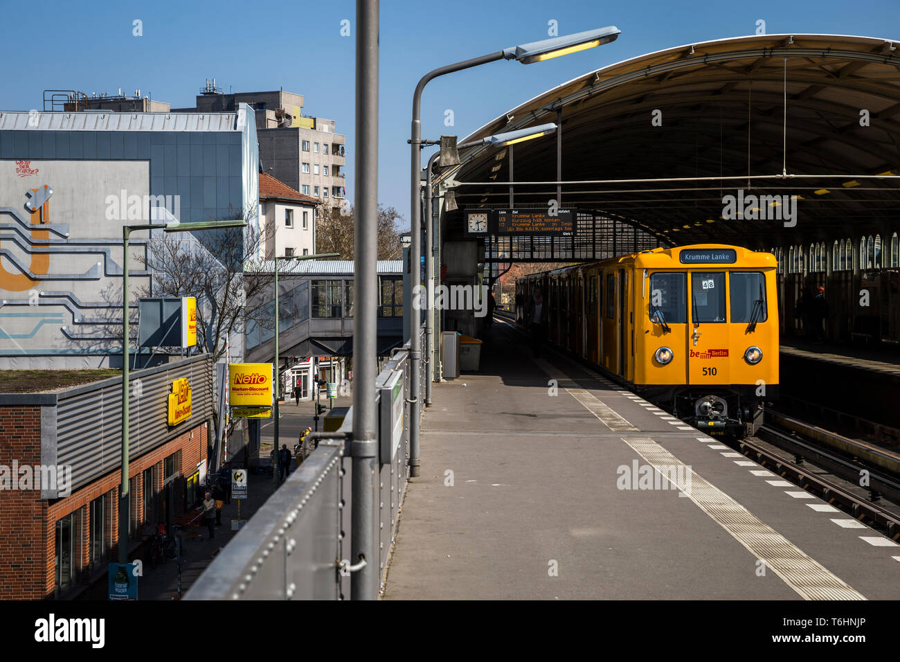 U3 platform hi-res stock photography and images - Alamy