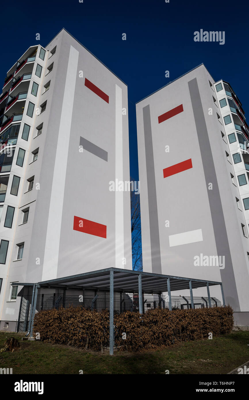 Tower blocks city walls hi-res stock photography and images - Alamy