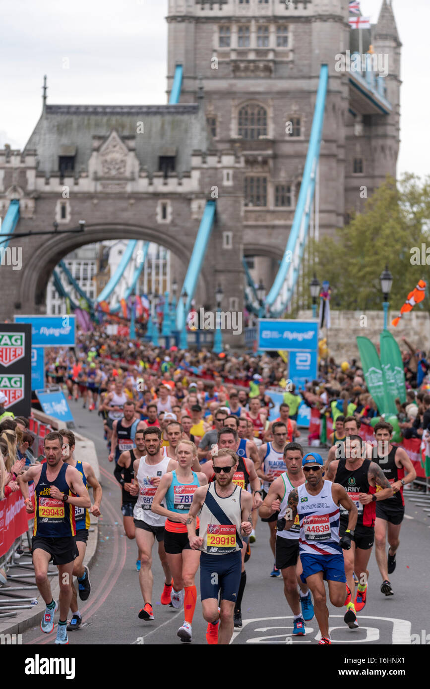 The london marathon, tower bridge hi-res stock photography and images ...