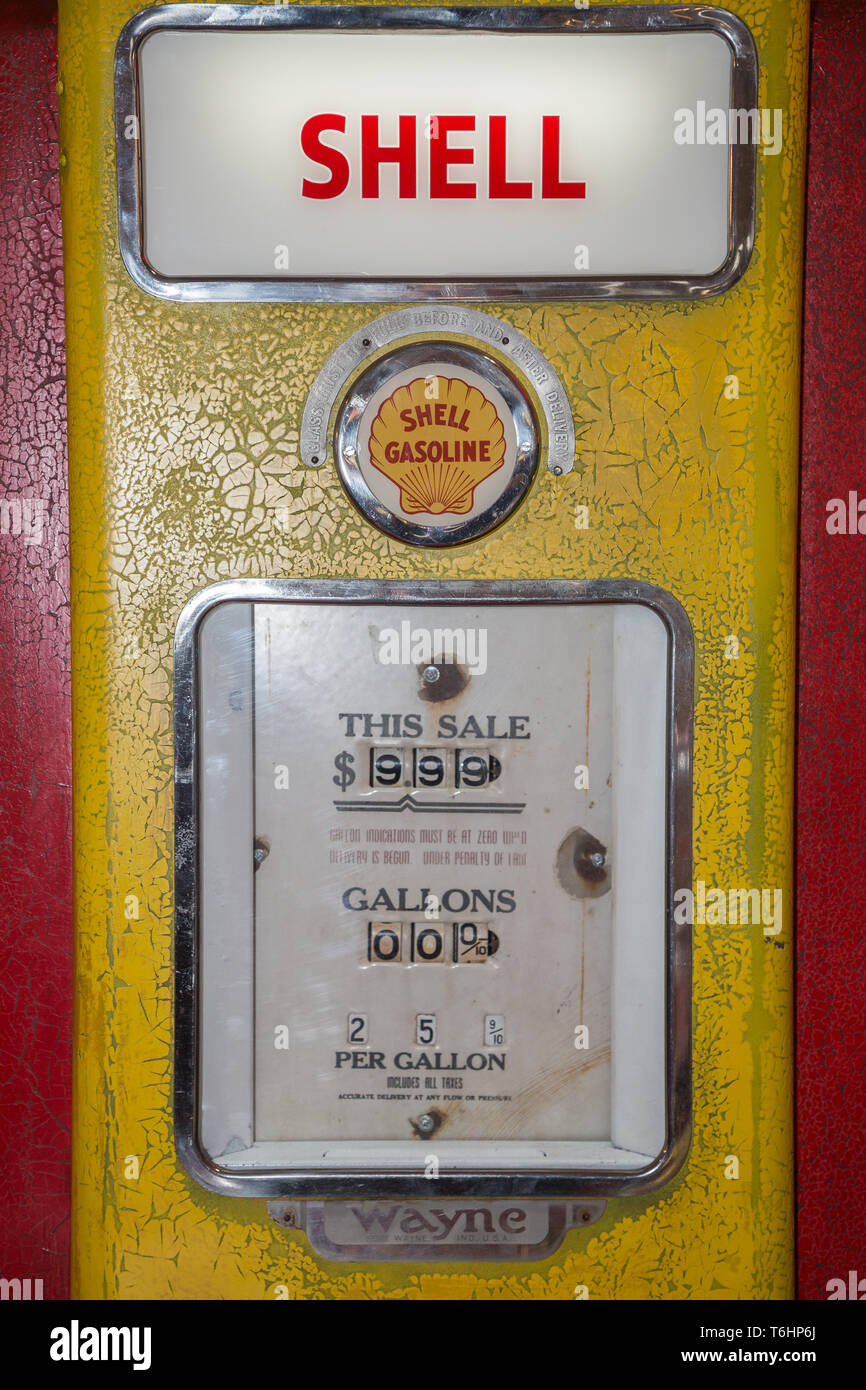 Vintage shell oil pump hi-res stock photography and images - Alamy