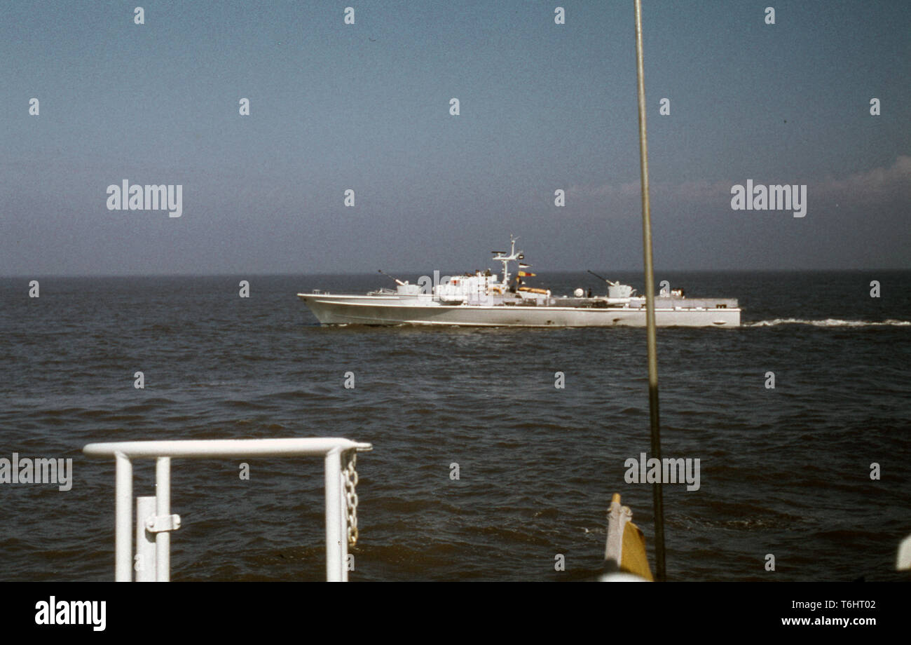 Bundesmarine Schnellboot Typ 140 Jaguar-Klasse / Federal German Navy ...
