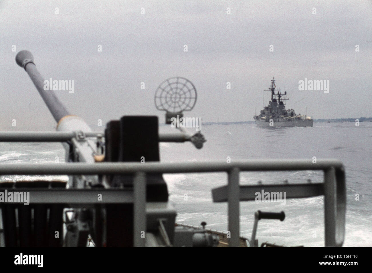 Uss barry dd 933 hi-res stock photography and images - Alamy