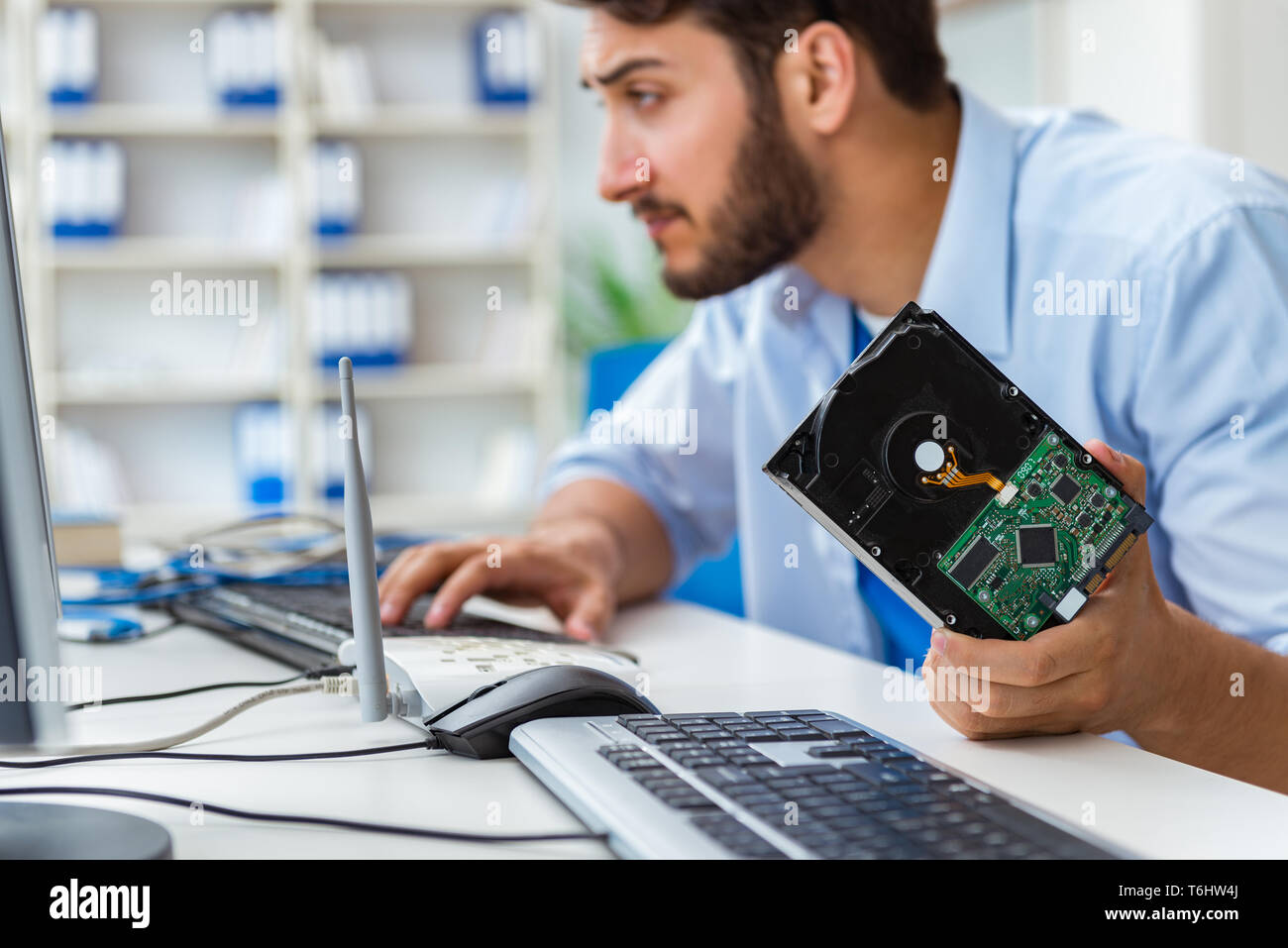 Technician with broken hard drive Stock Photo - Alamy