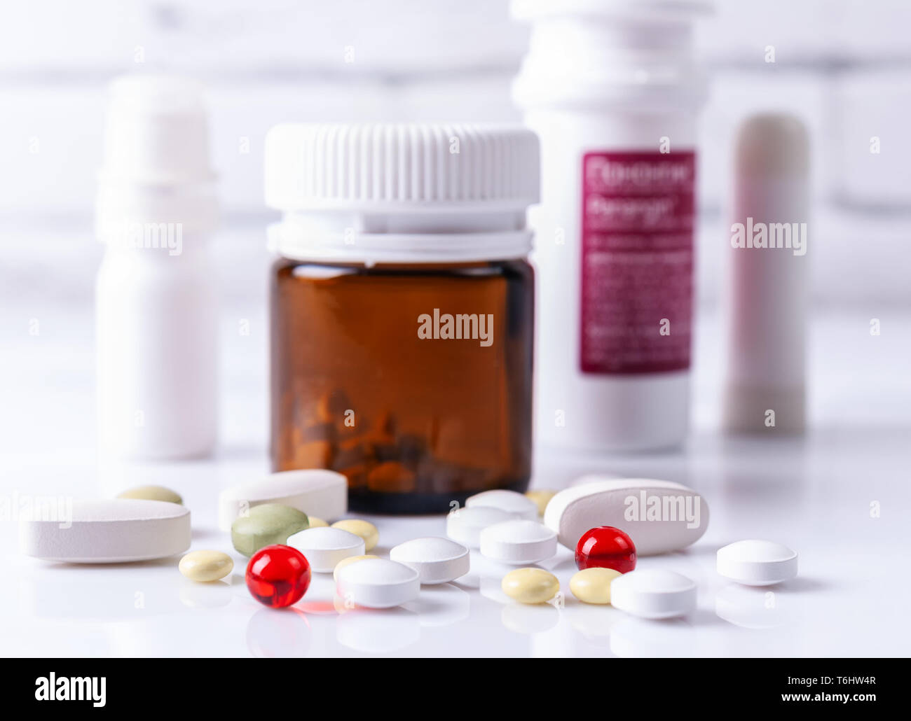 Aspirin bottles hi-res stock photography and images - Alamy