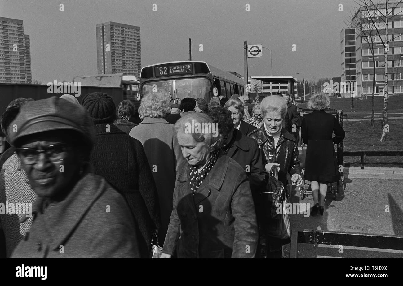 London 1970s bus hi-res stock photography and images - Alamy