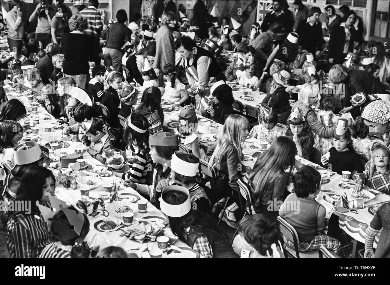 Jubilee 1977 party hi-res stock photography and images - Alamy