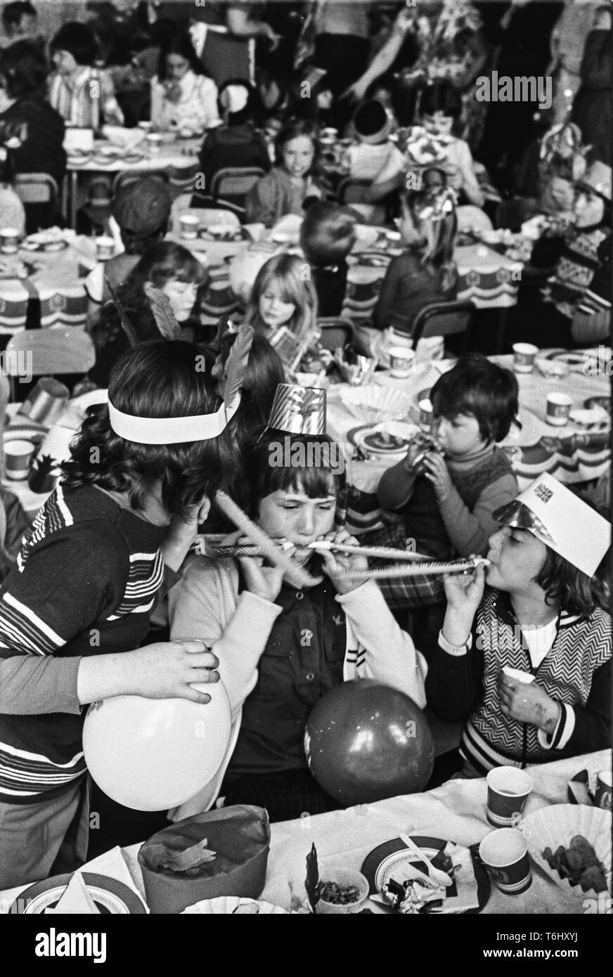 Jubilee 1977 party hi-res stock photography and images - Alamy