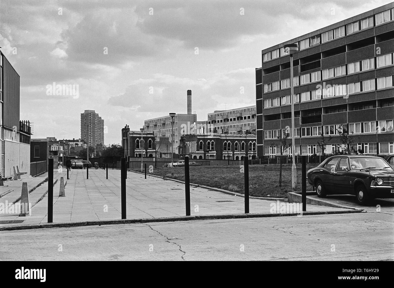 Tower hamlets council estate hi-res stock photography and images - Alamy