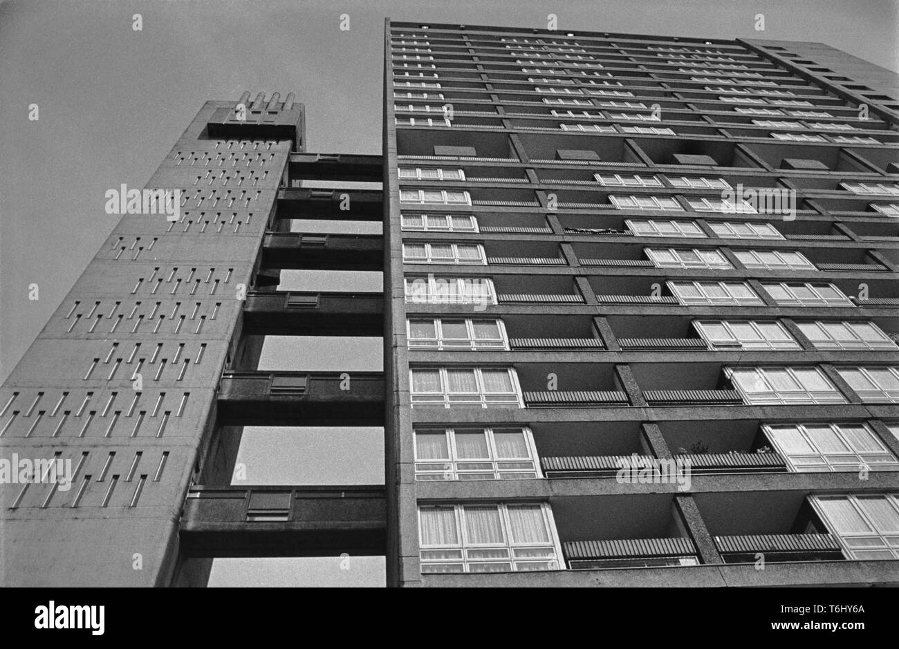 56/15 Tower Hamlets Balfron Tower Poplar 1978 Stock Photo - Alamy
