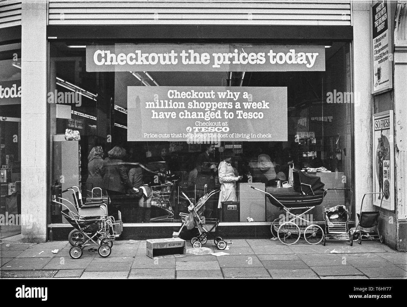 Shopping tesco london Black and White Stock Photos & Images - Alamy