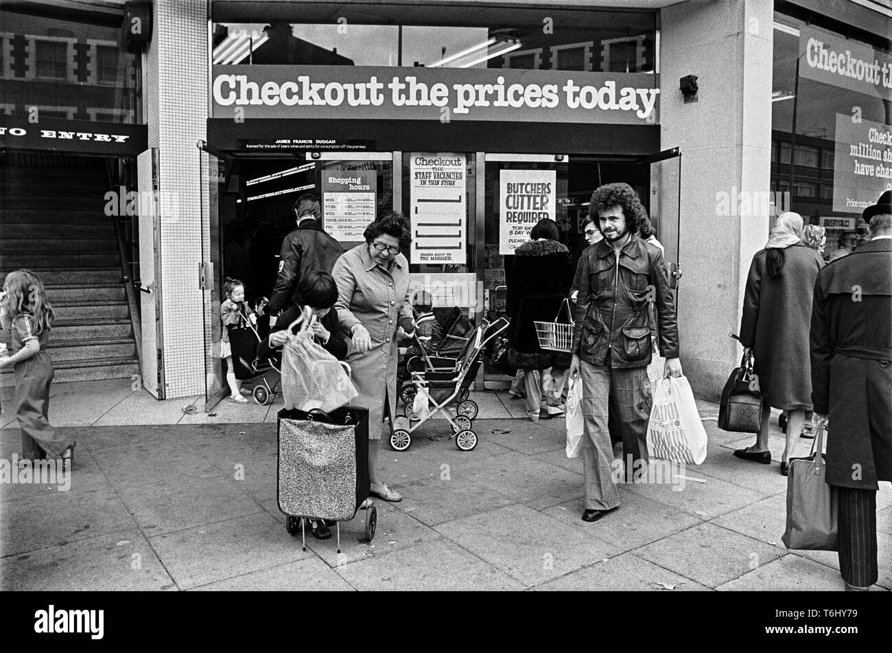 Shopping tesco london hi-res stock photography and images - Alamy