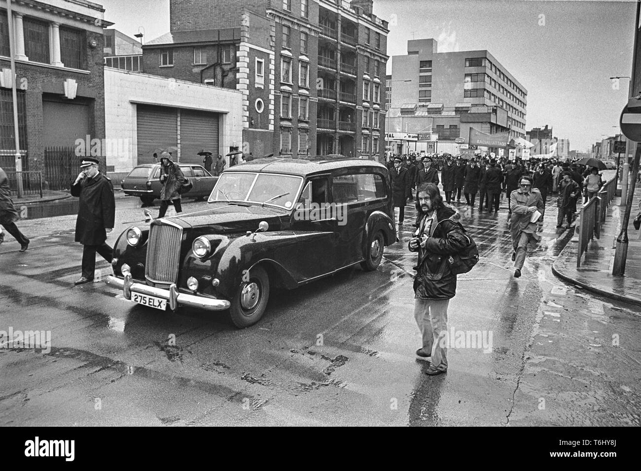 66/18 Tower Hamlets Whitechapel Altab Ali march 1978 Stock Photo - Alamy
