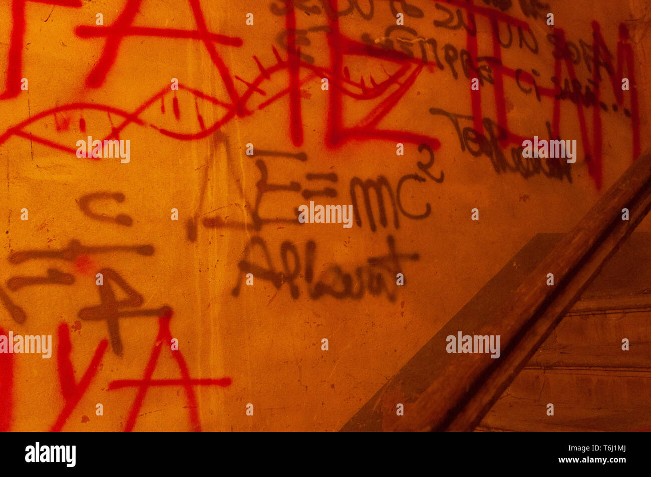 Graffiti e hi-res stock photography and images - Alamy