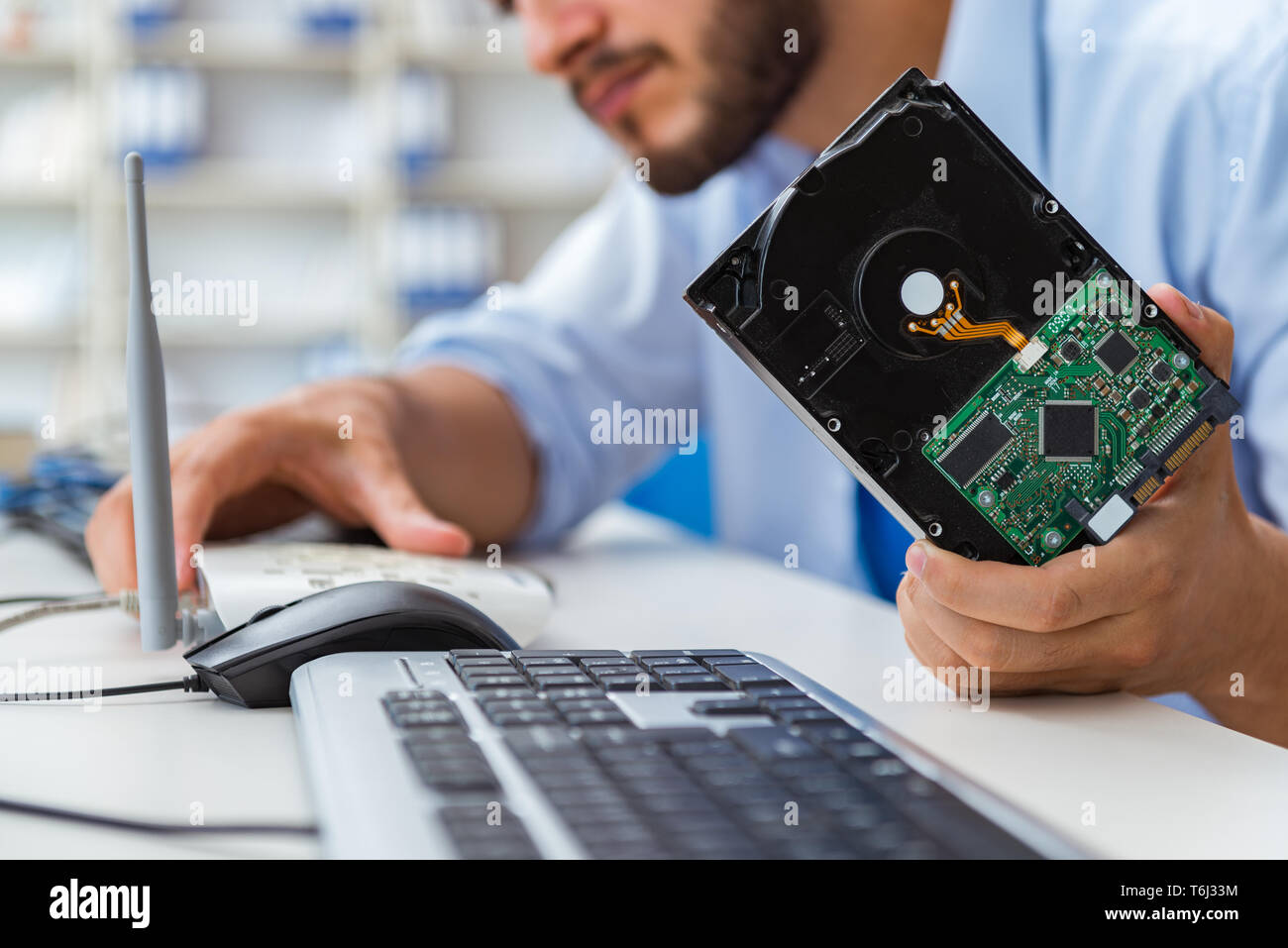 Technician with broken hard drive Stock Photo - Alamy