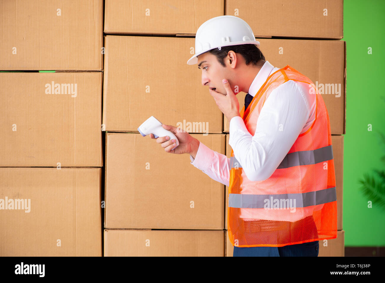 Man contractor working in box delivery relocation service Stock Photo ...