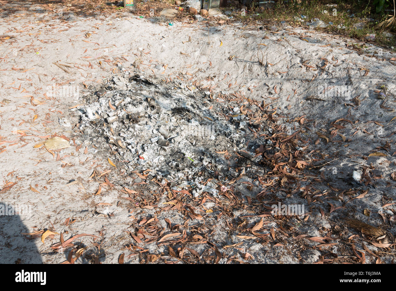 Burned garbage hi-res stock photography and images - Alamy