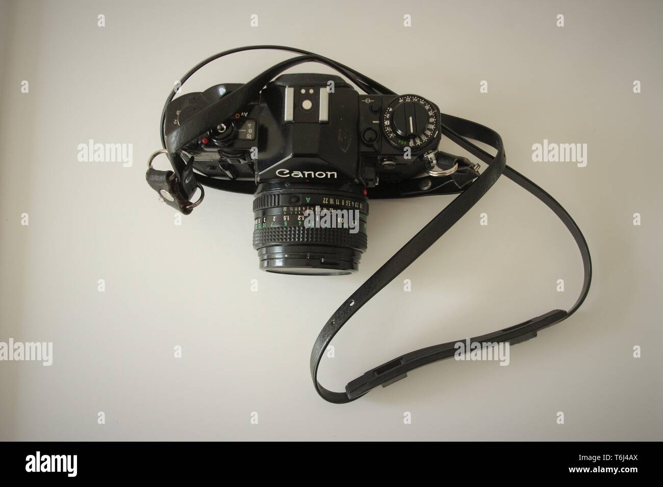 Old fashioned camera, canon hi-res stock photography and images - Alamy