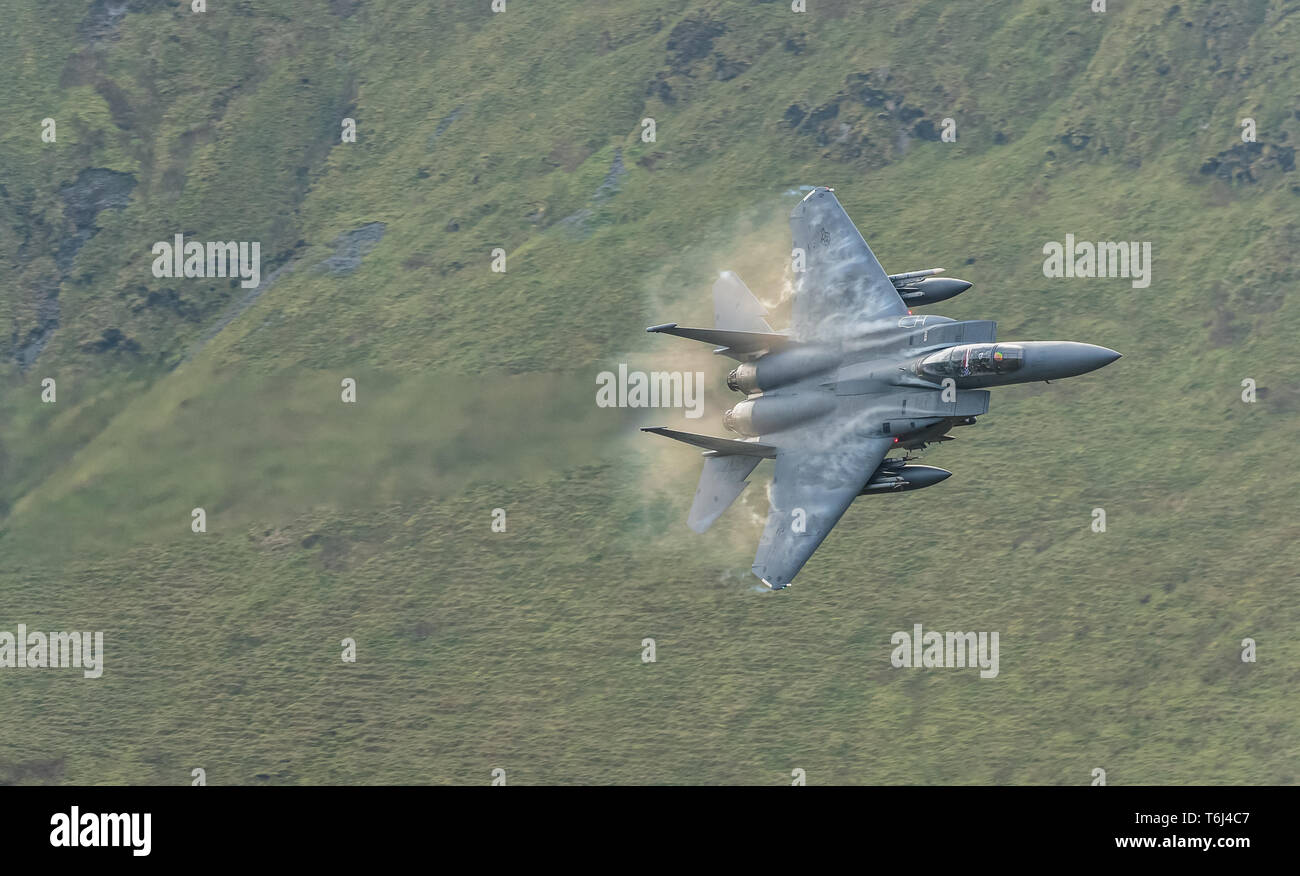 USAF F-15s doing Low Level training through North Wales Stock Photo - Alamy