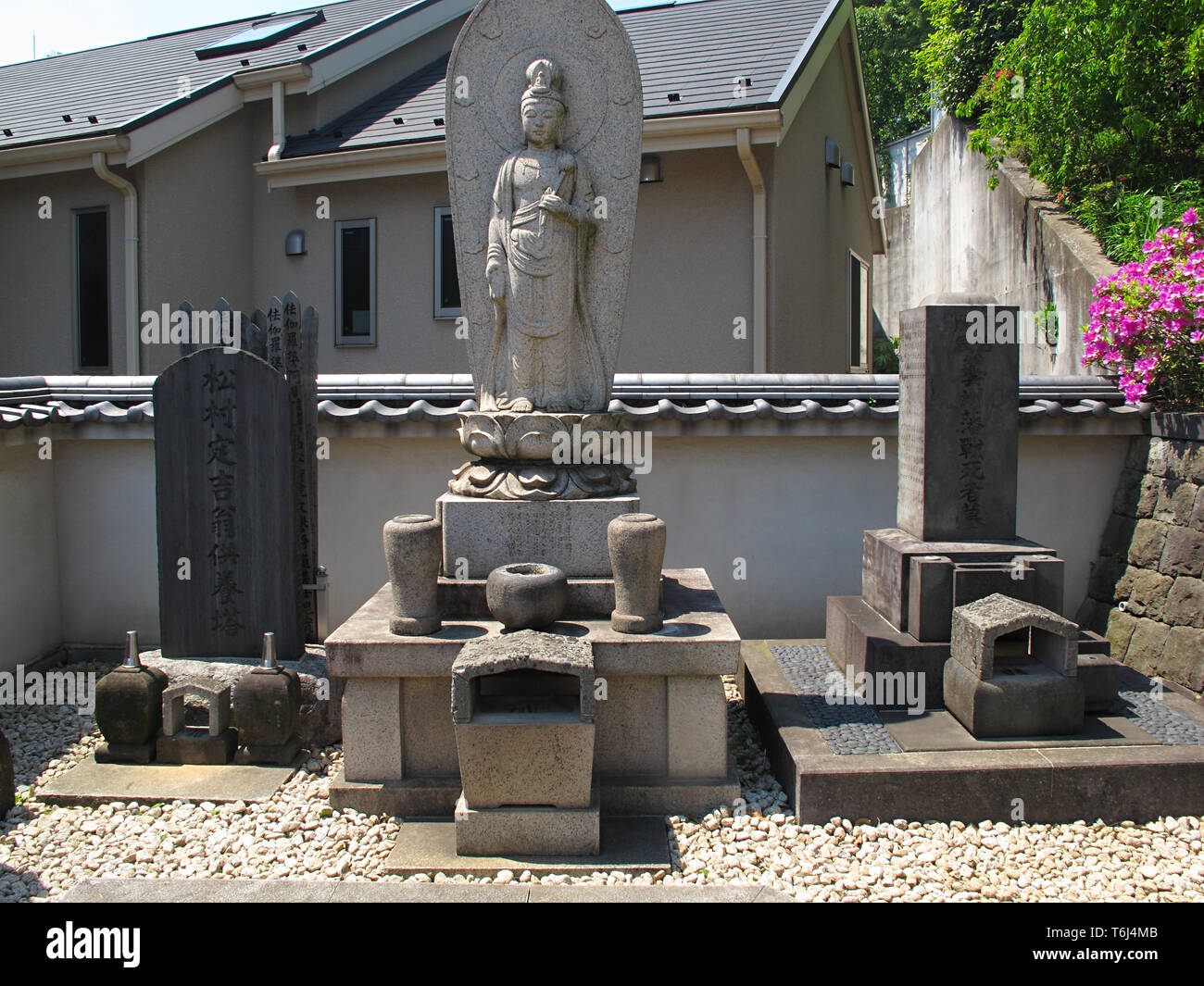 47 ronin – sengaku ji temple hi-res stock photography and images - Alamy