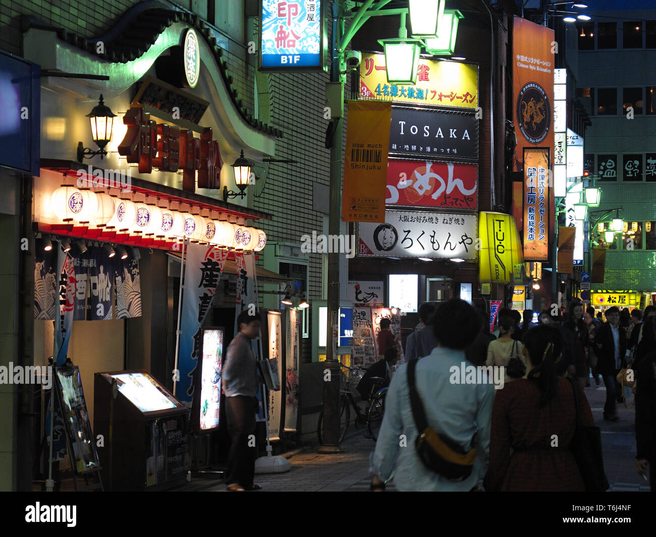 Street scene in Shinjuku district, Tokyo, Japan Stock Photo - Alamy