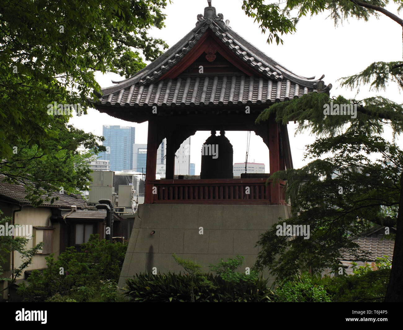 Gojyo Tenjin shrine and the Hanazono Inari shrine within Ueno park ...