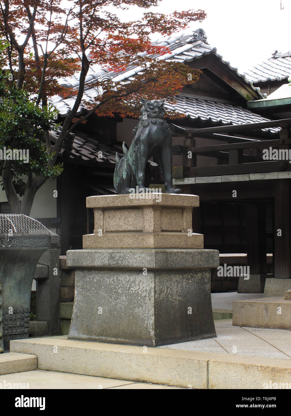 Gojyo Tenjin shrine and the Hanazono Inari shrine within Ueno park ...
