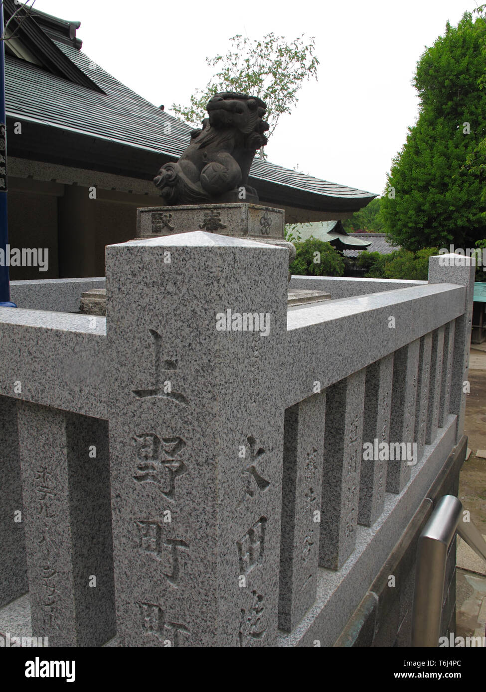 Gojyo Tenjin shrine and the Hanazono Inari shrine within Ueno park ...