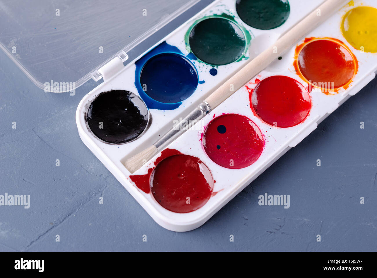 White box with used watercolor paints and a brush Stock Photo - Alamy