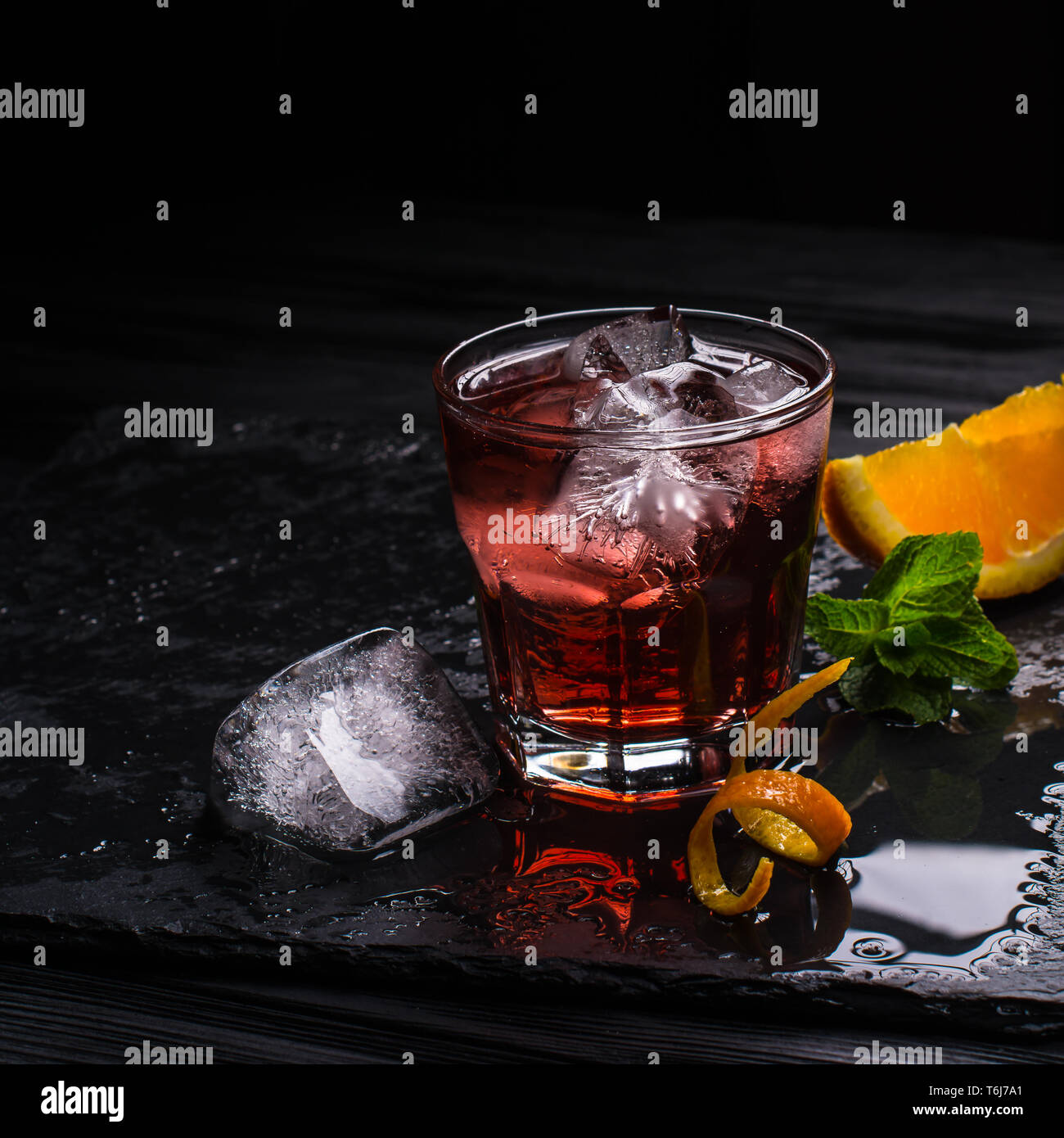 Smoky negroni hi-res stock photography and images - Alamy