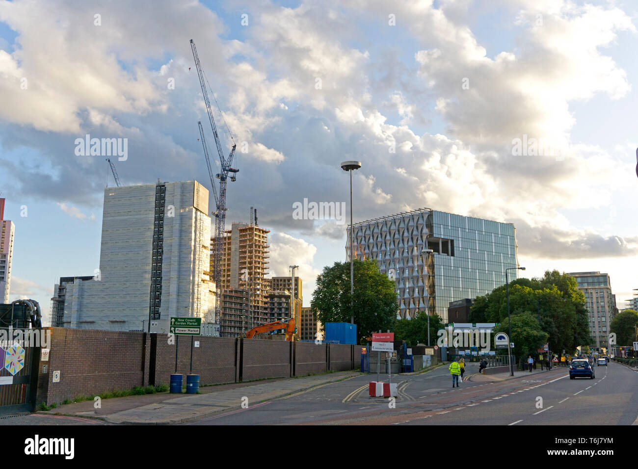 New covent garden market nine elms hi-res stock photography and images ...