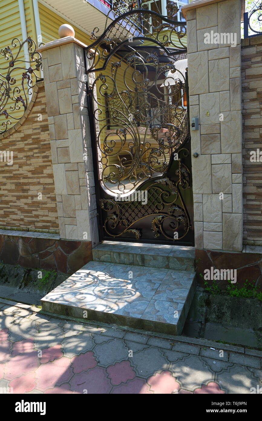 Openwork metal gate hi-res stock photography and images - Alamy