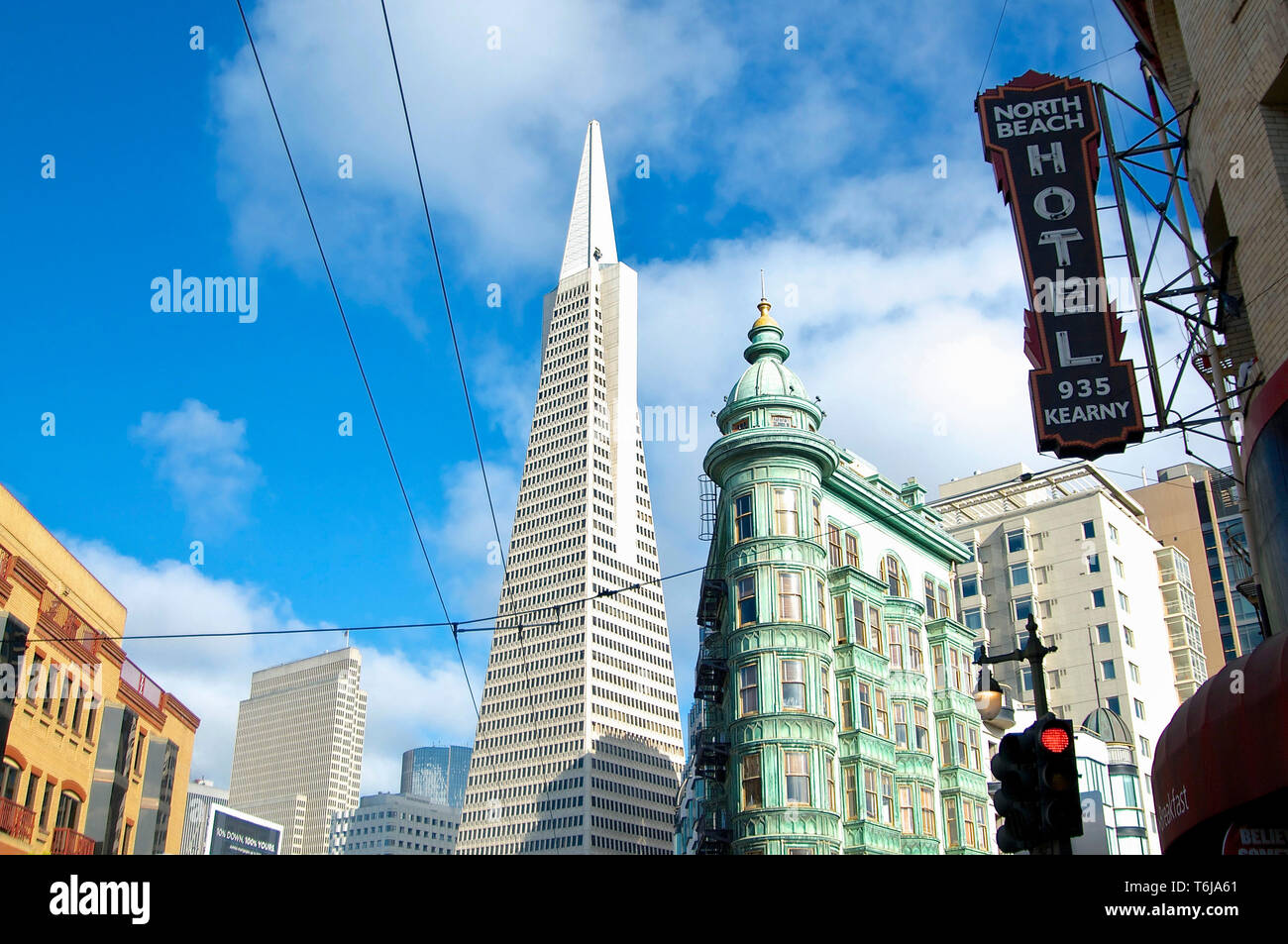 Transamerica skyline street hi-res stock photography and images - Alamy