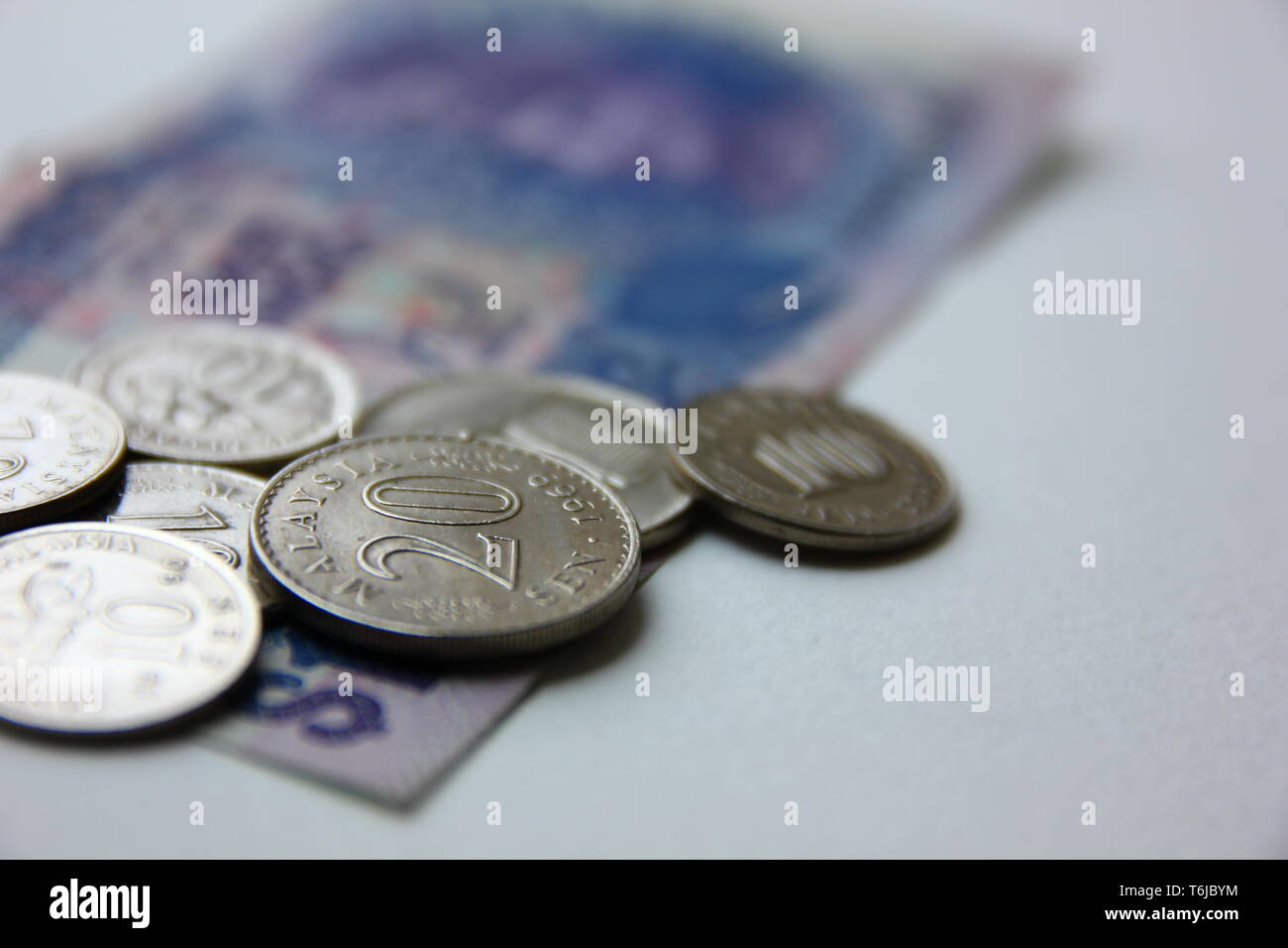 100 malaysian ringgit note hi-res stock photography and images - Alamy