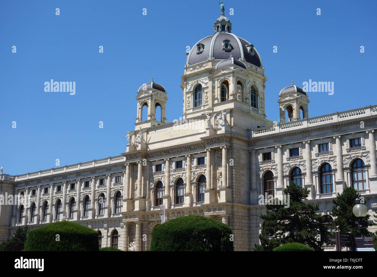 Townhall vienna hi-res stock photography and images - Alamy